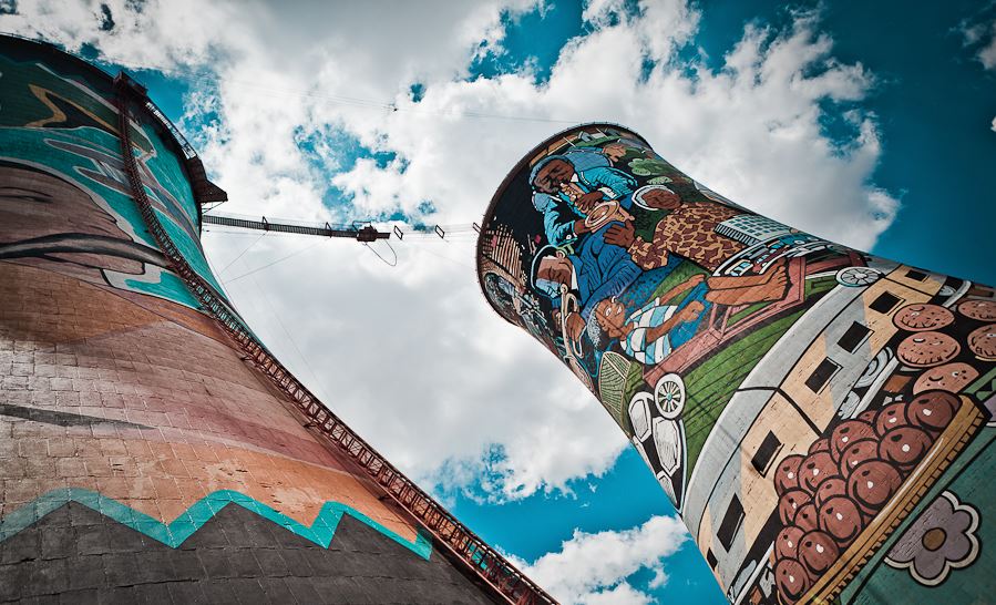 Innovative date idea: SCAD freefall Orlando Towers Soweto