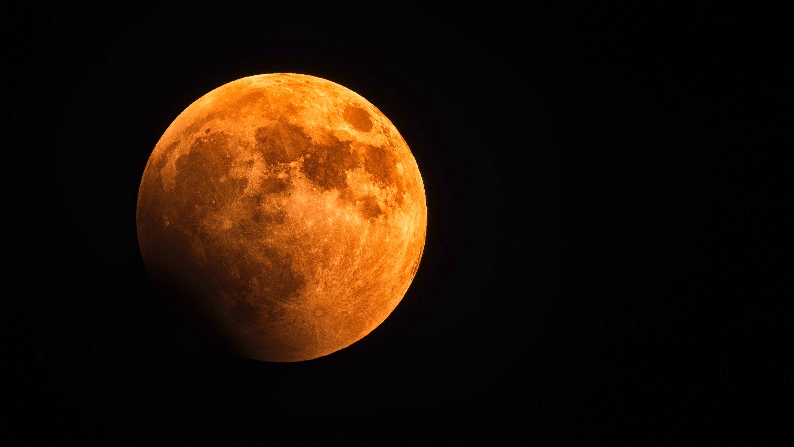 5 facts about the 'Super Flower Blood' moon - KAYA 959