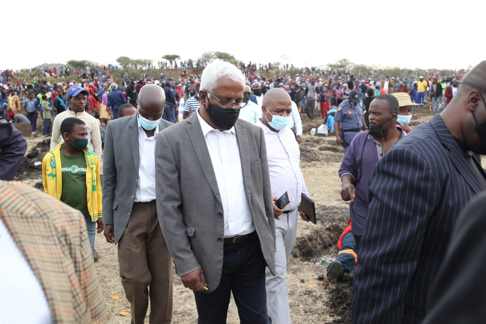 KZN diamond rush: Provincial delegation inspects site - KAYA 959