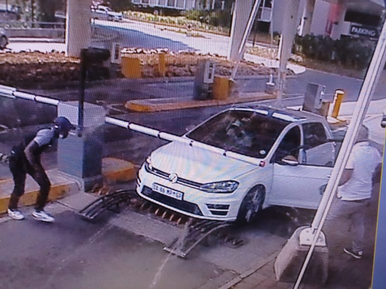 Menlyn Mall jewellery store robbery raises security concerns - KAYA 959