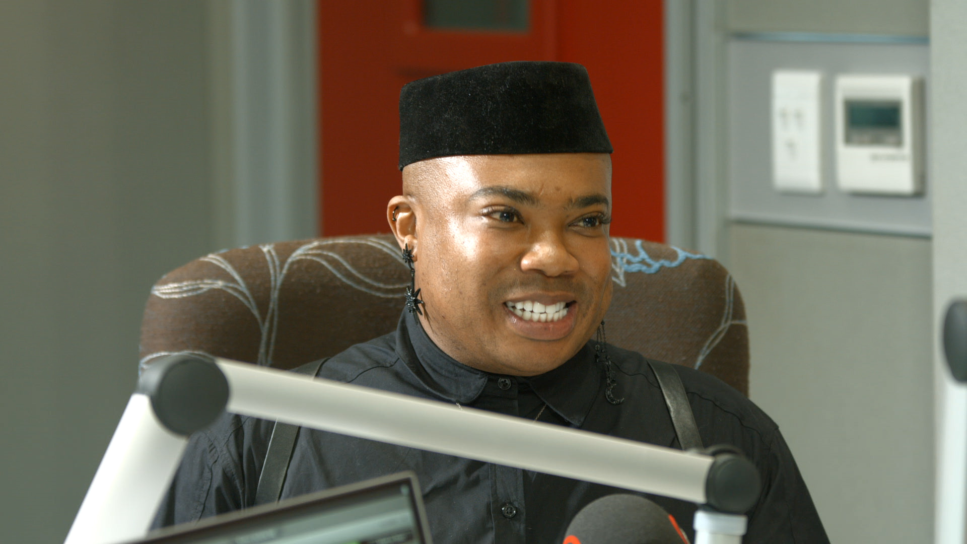 Thami Dish talking 'The Feather Awards' on My Top 10 at 10 with Tbose ...