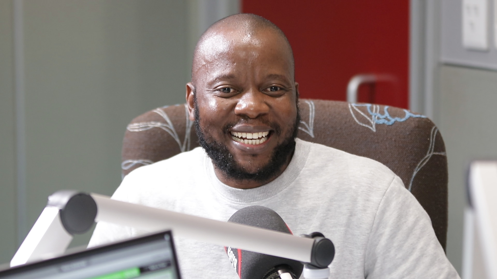 Sfiso Nene talks about his one man show "baby mama drama" with TBose on ...