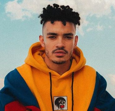 SA artist Elaine shares new music created under her US label