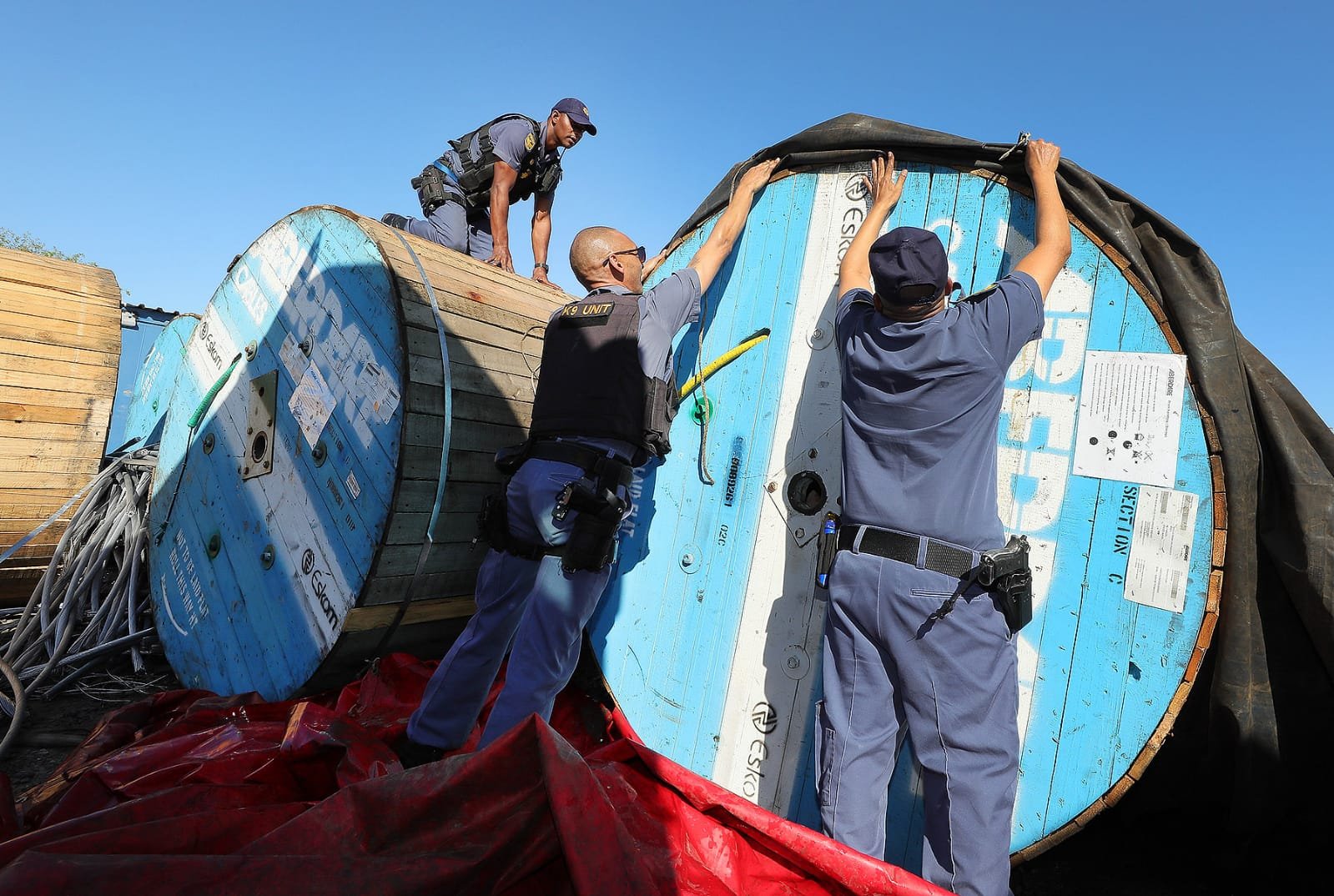 8 arrested for theft of R2.5 million Eskom cables - KAYA 959