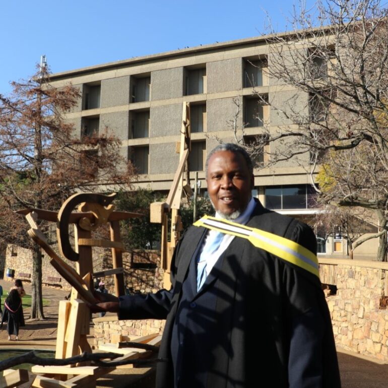 WATCH! Renowned actor Bongani Gumede graduates - KAYA 959