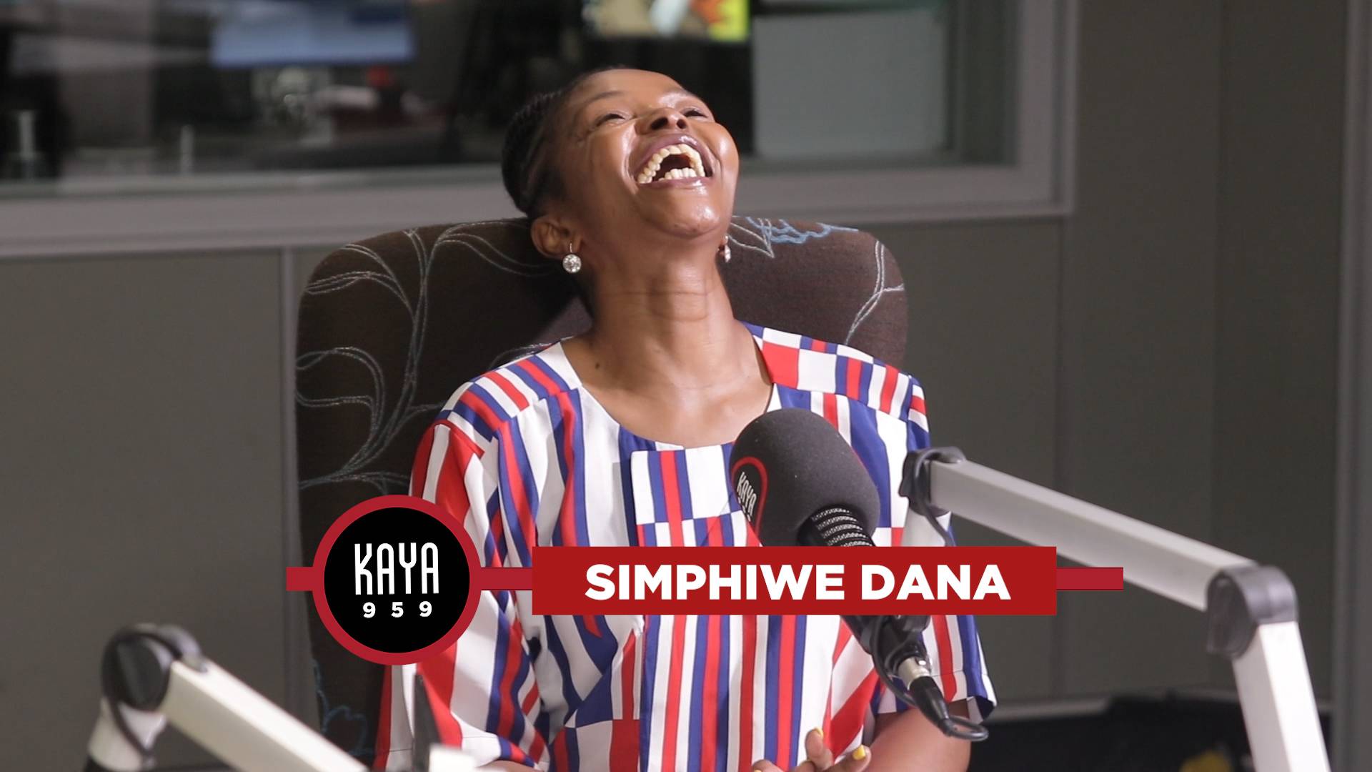 WATCH: Simphiwe Dana talks about her near-death experience while 8 months pregnant - KAYA 959