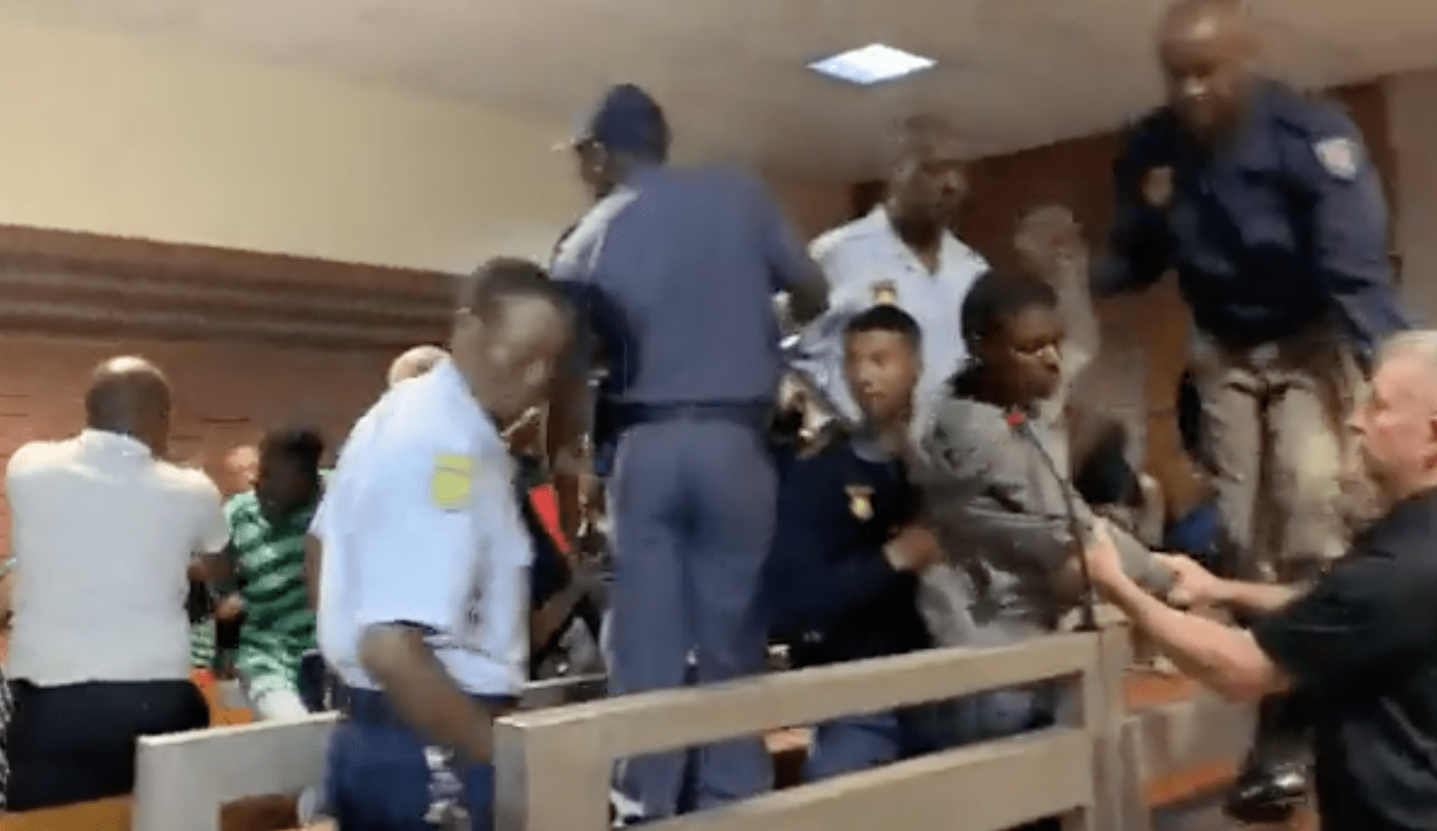 WATCH: Chaos as the father of 4-year-old Bokgabo Poo attacks suspect in ...