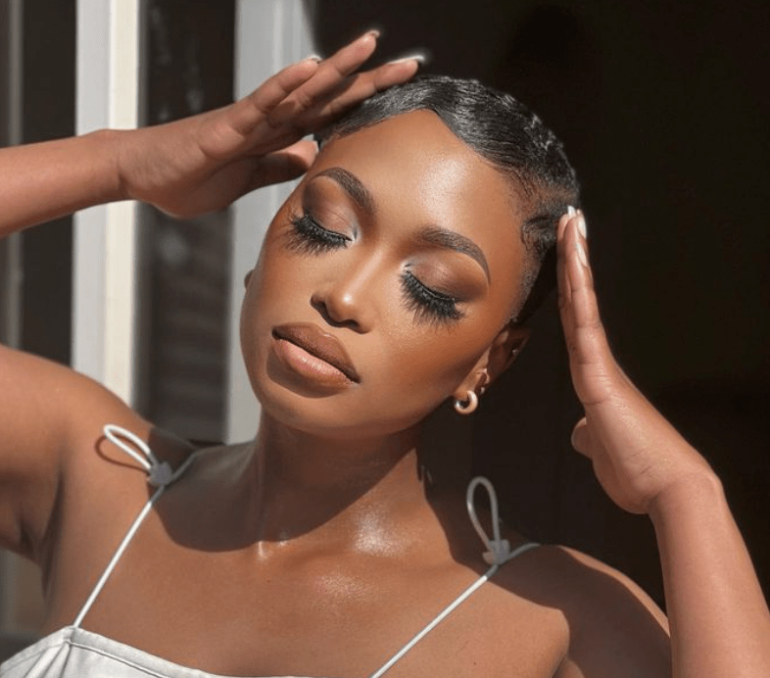 Sebenza girl! Zola Nombona Foshini All Woman ambassador