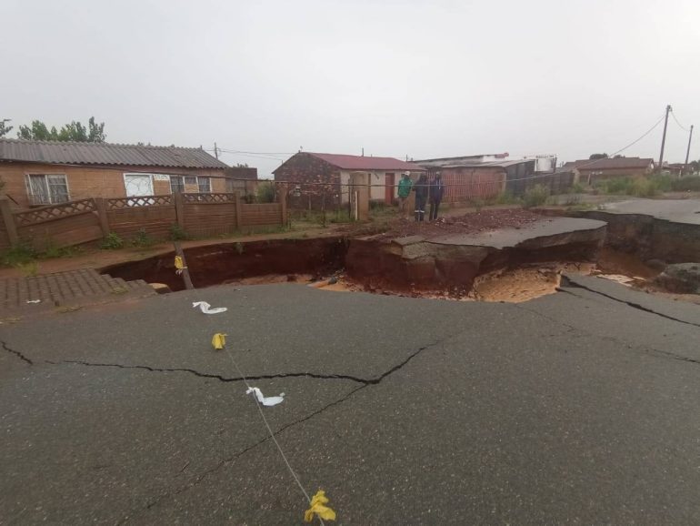 Khutsong residents on dangerous territory with sinkholes