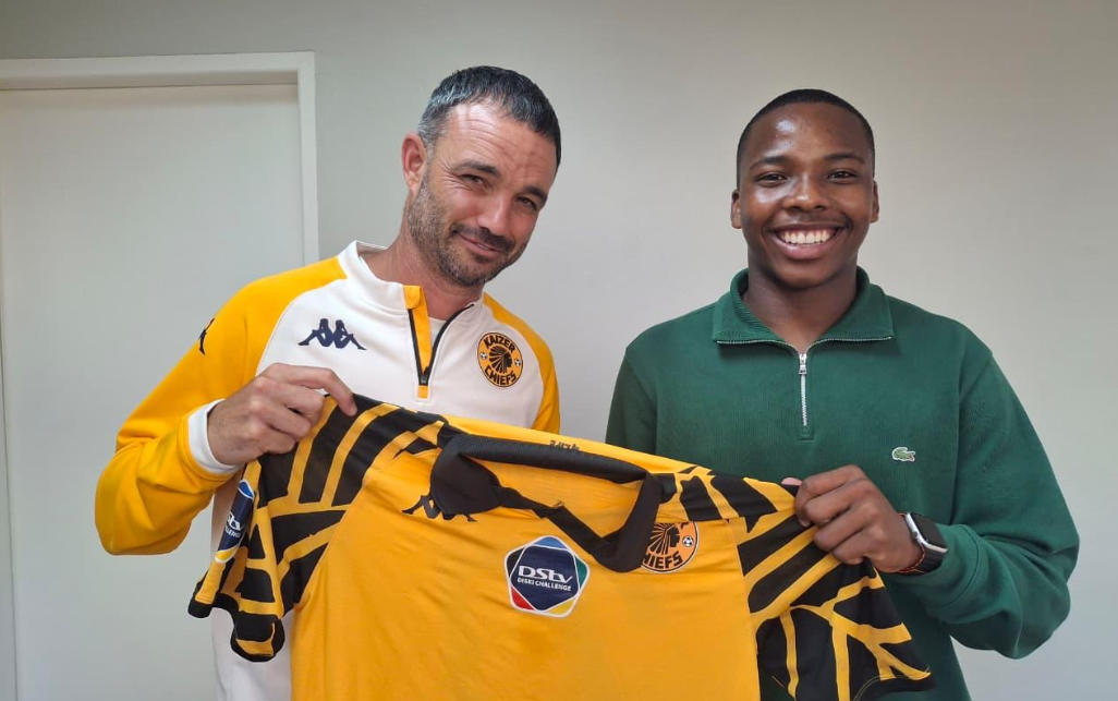 Rising star Xhosa Manyana joins Kaizer Chiefs to refresh their ranks